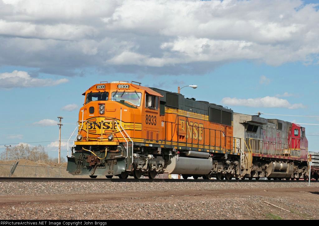 BNSF 8933